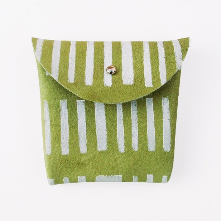 COIN PURSE // sap green leather with small white strokes – Etoys2013